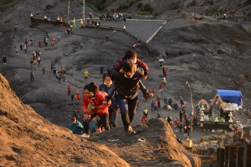 Ritual Kasodo 2020 Berjalan Khidmad di Tengah Pandemi Covid-19 – Warta ...