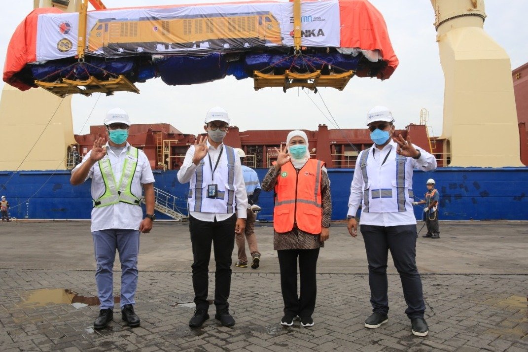 PT INKA Export 3 Lokomotif dan 30 Gerbong Kereta Api ke Filipina ...