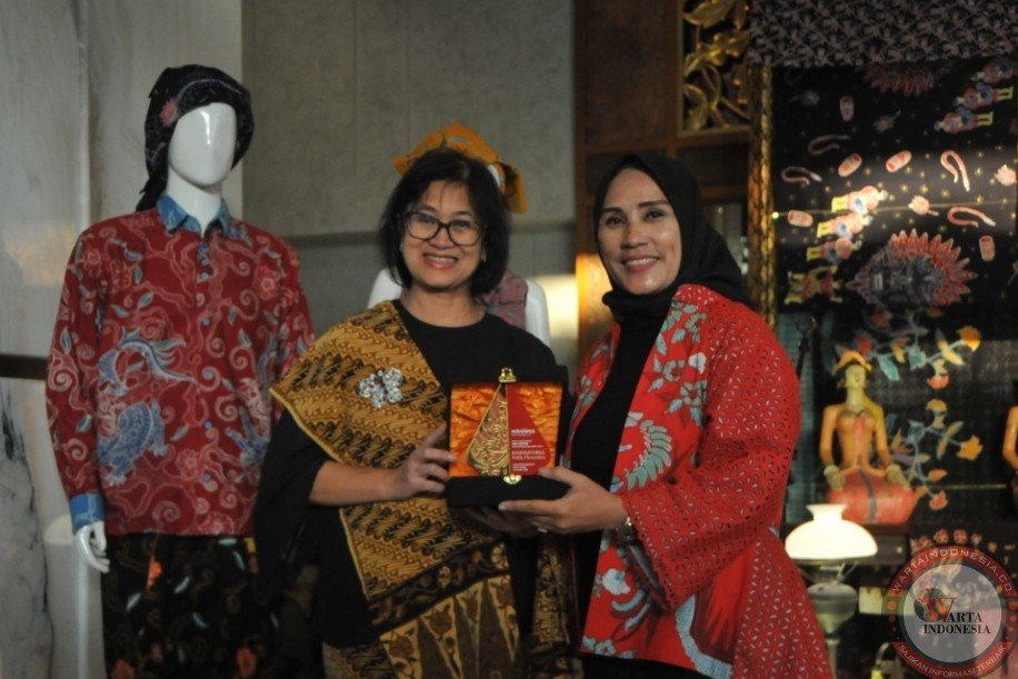 Kain Batik Karya SMKN 12 Terpajang Megah di Mövenpick Hotel Surabaya ...